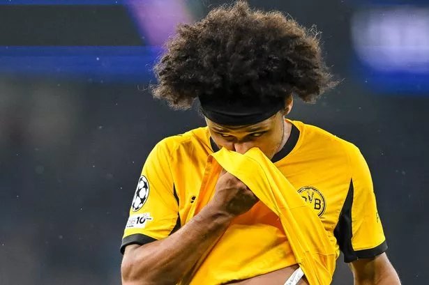 Karim Adeyemi, objetivo del Manchester United, castigado en el tribunal ...