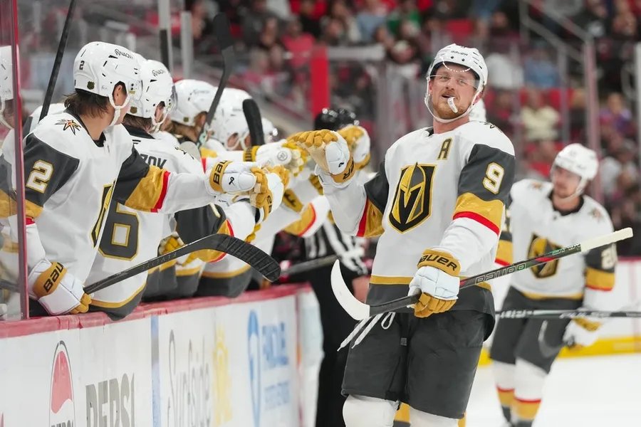 El candente Jack Eichel y los Golden Knights se enfrentan a los Avs en ...
