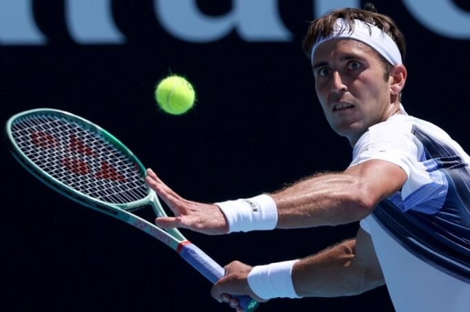 Francisco Cerúndolo y Tomás Etcheverry avanzan con firmeza en el ...